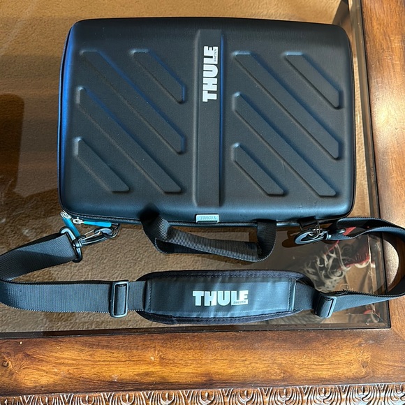 Thune Sweden | Other | Thule Sweden Hard Cover Laptop Case With ...